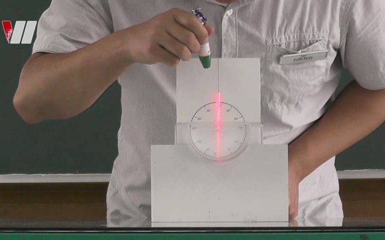 探究光折射时的特点