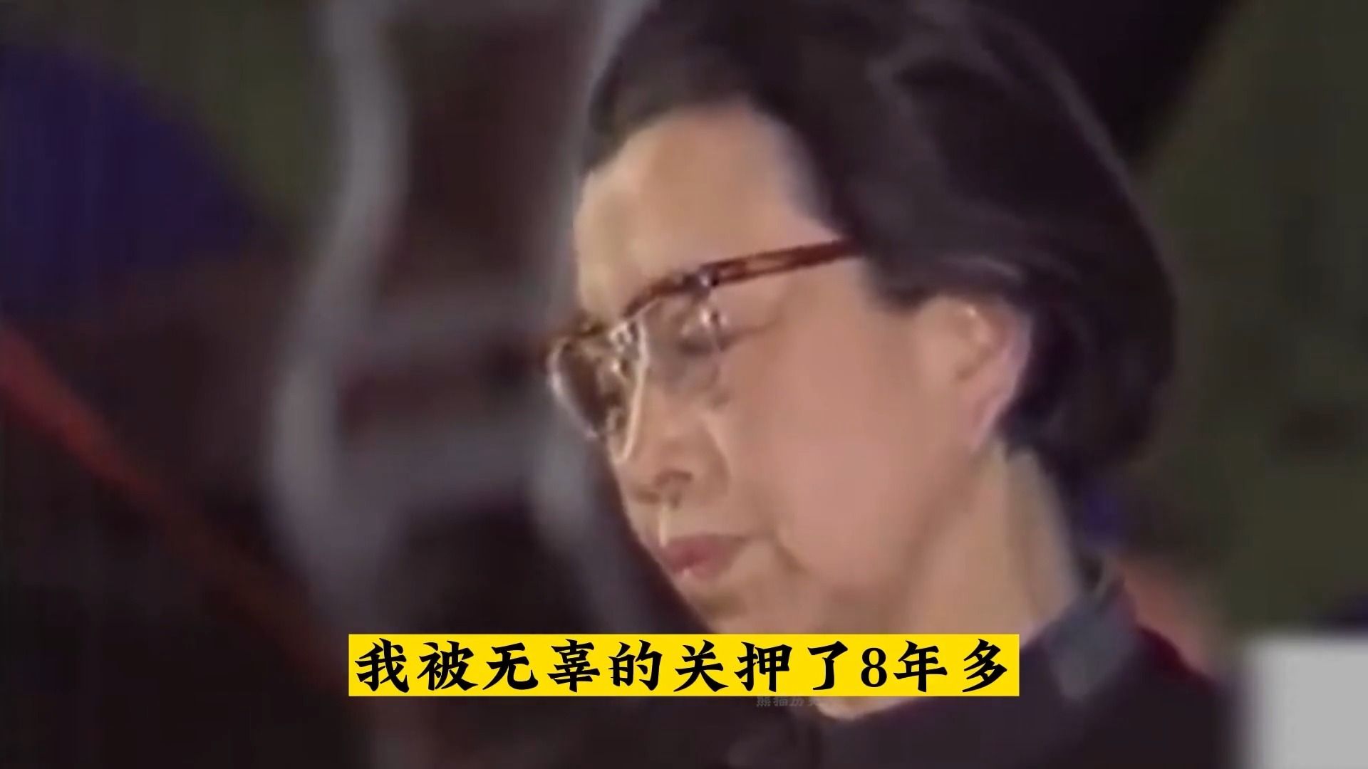 江青庭审真实录像!江青在法庭上的表现如何,不配合且咆哮公堂!