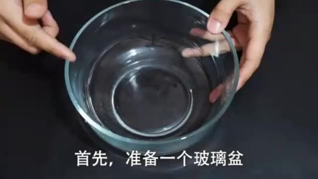 羽绒服领口脏了别直接用水洗,教你个小妙招,比洗衣机洗的还干净