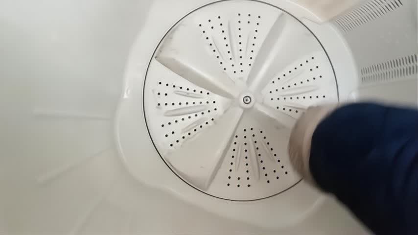 洗衣机这种情况,可能就是减速器坏,小梁手把手教你修