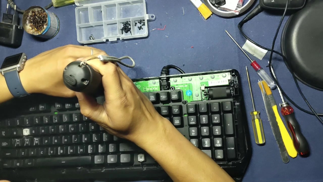 罗技键盘 G910 按键拆机换轴连击 不灵敏