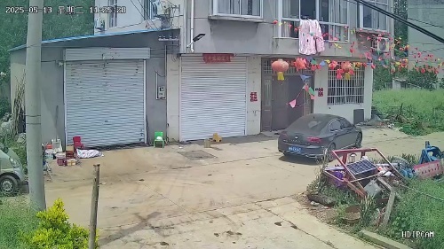 电瓶车比还快谁的错?出行请注意交通安全道路千万条安全一开车的...