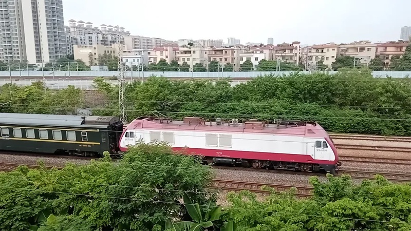 一路向北的直特!广铁广段SS9G牵引Z112次列车通过