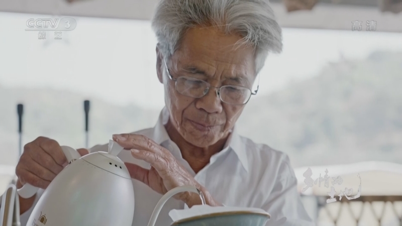 [2022多情的土地]赶快来学!第一代咖啡种植专家手把手教你冲咖啡