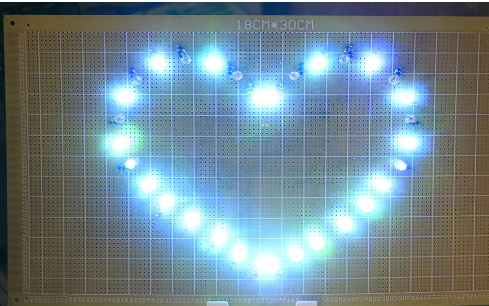 用Arduino创作的三色LED心形流水灯