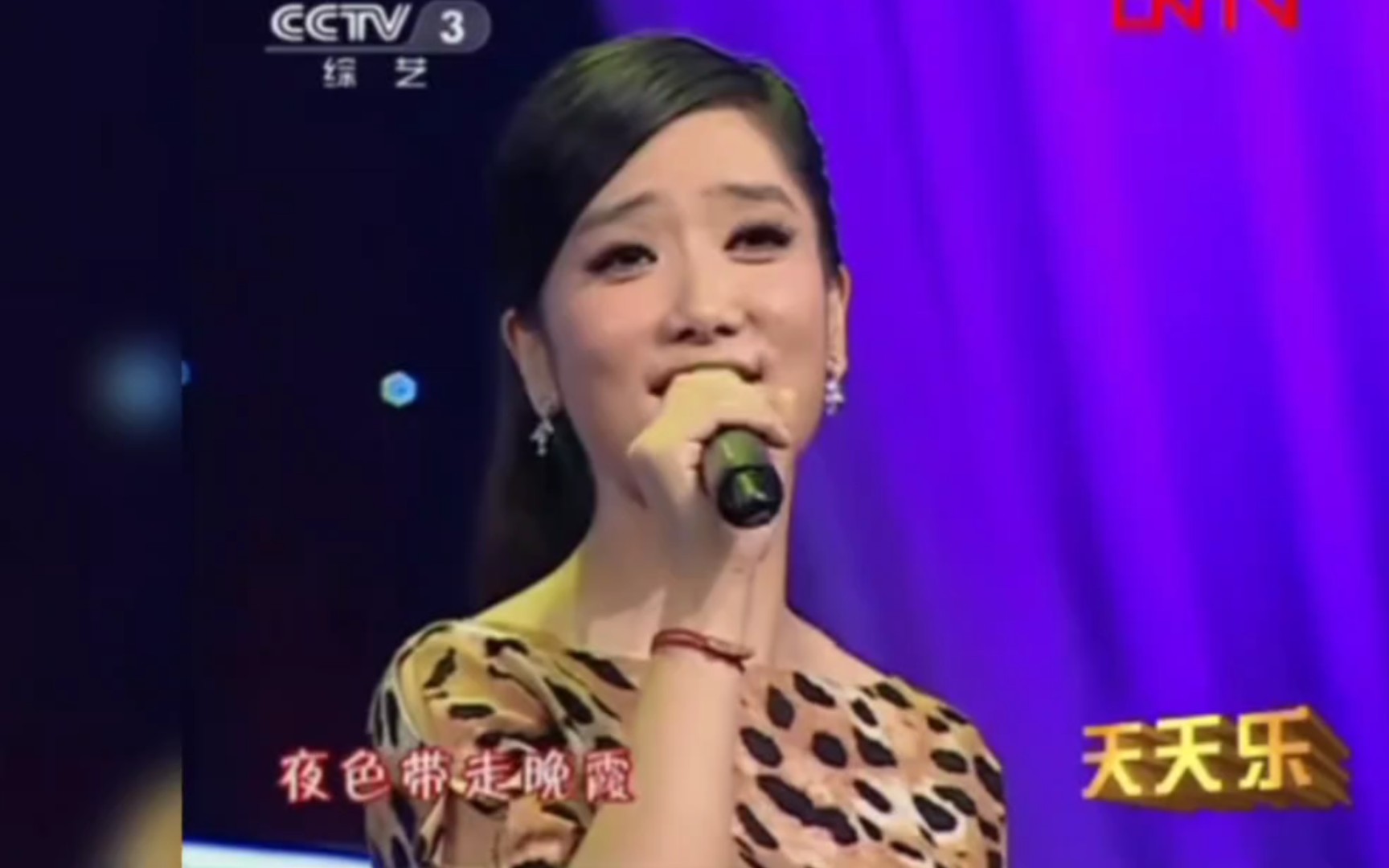 歌曲《秋画》凤凰传奇、现场演绎