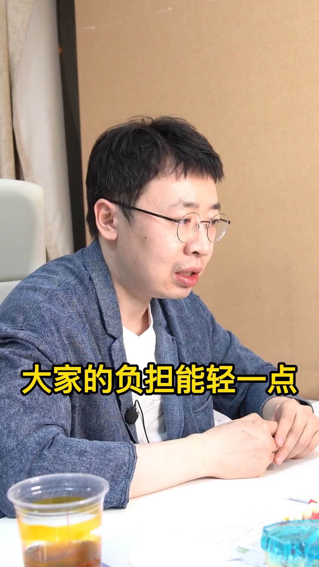 直播粉丝提问:种植牙众多品牌应该怎么选?一是看牙槽.