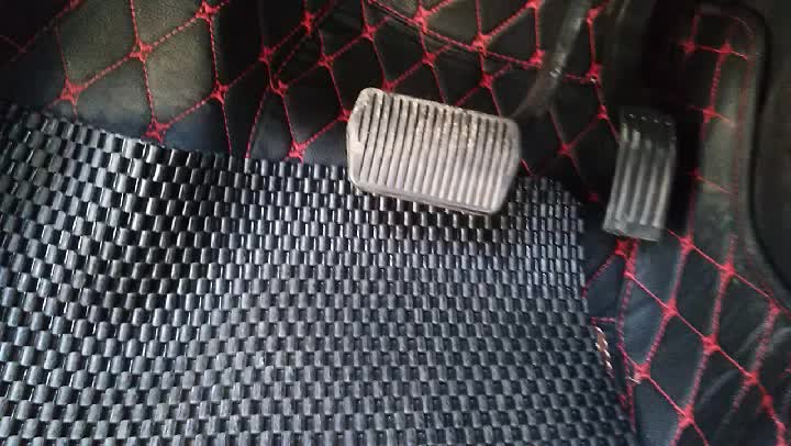 自动挡车的刹车跟油门!没有离合器!大家在.【来自懂车帝车友圈】