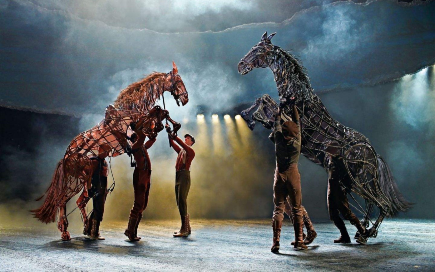 话剧《战马》戏剧影视美术设计分享 舞台美术设计、灯光设计、木偶...