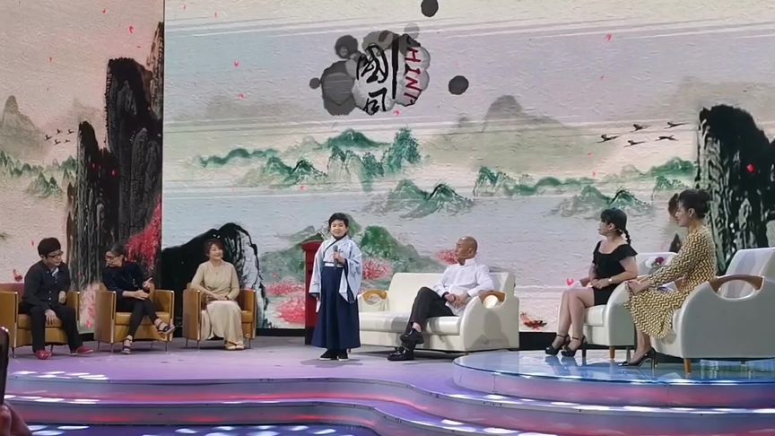 10岁曹立演唱刘尊作曲古诗词歌曲《墨梅》,声音如此干净.