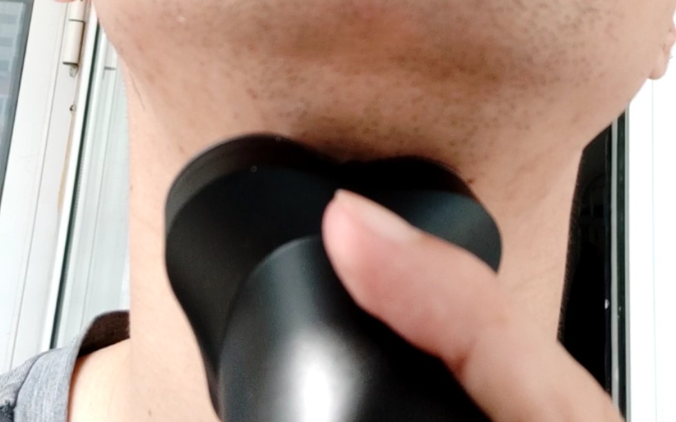 米家剃须刀s300剃须实测。剃须效果很好,但是存在一个巨大隐患。