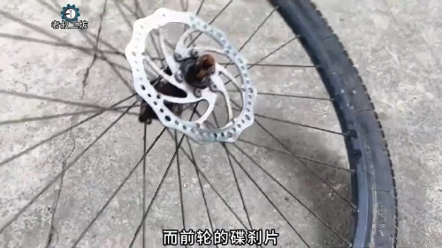 高手利用风扇电机制作前驱电动自行车,创意十足