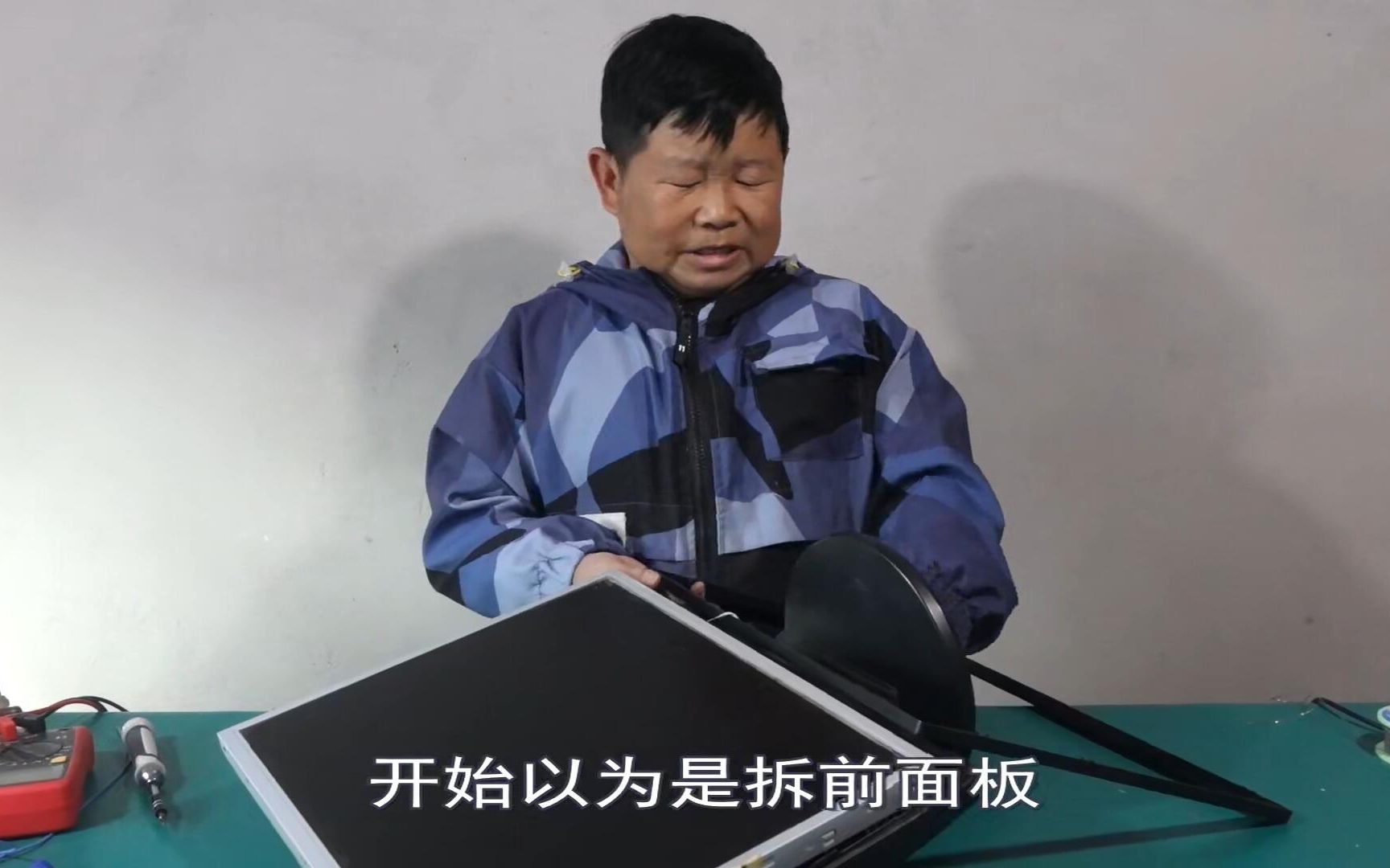 显示器频繁亮了又灭,到底是什么问题,看老男孩如何不换件搞定它