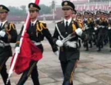 天安门升国旗,为何103.5米要走138步?每一个细节都意义重大