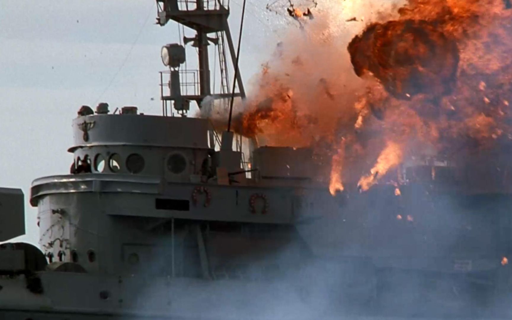 潜艇居然干掉驱逐舰而且还是抢来的,鱼雷大战海底终结者,战争片