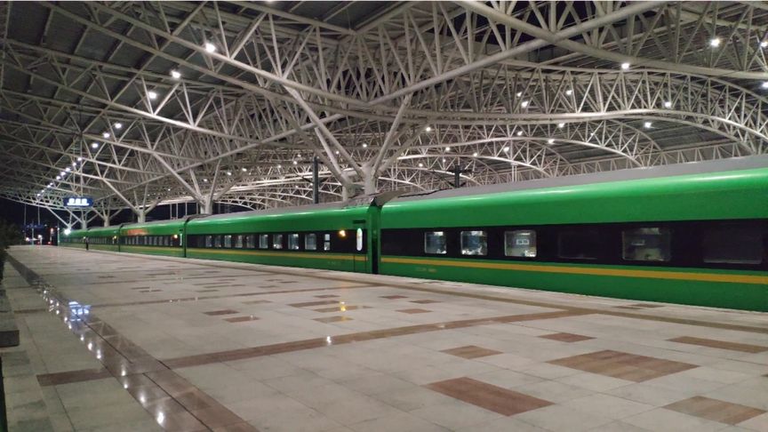 D704上海南—北京南CR200J出站 徐州双班司机开泰州至徐州交路