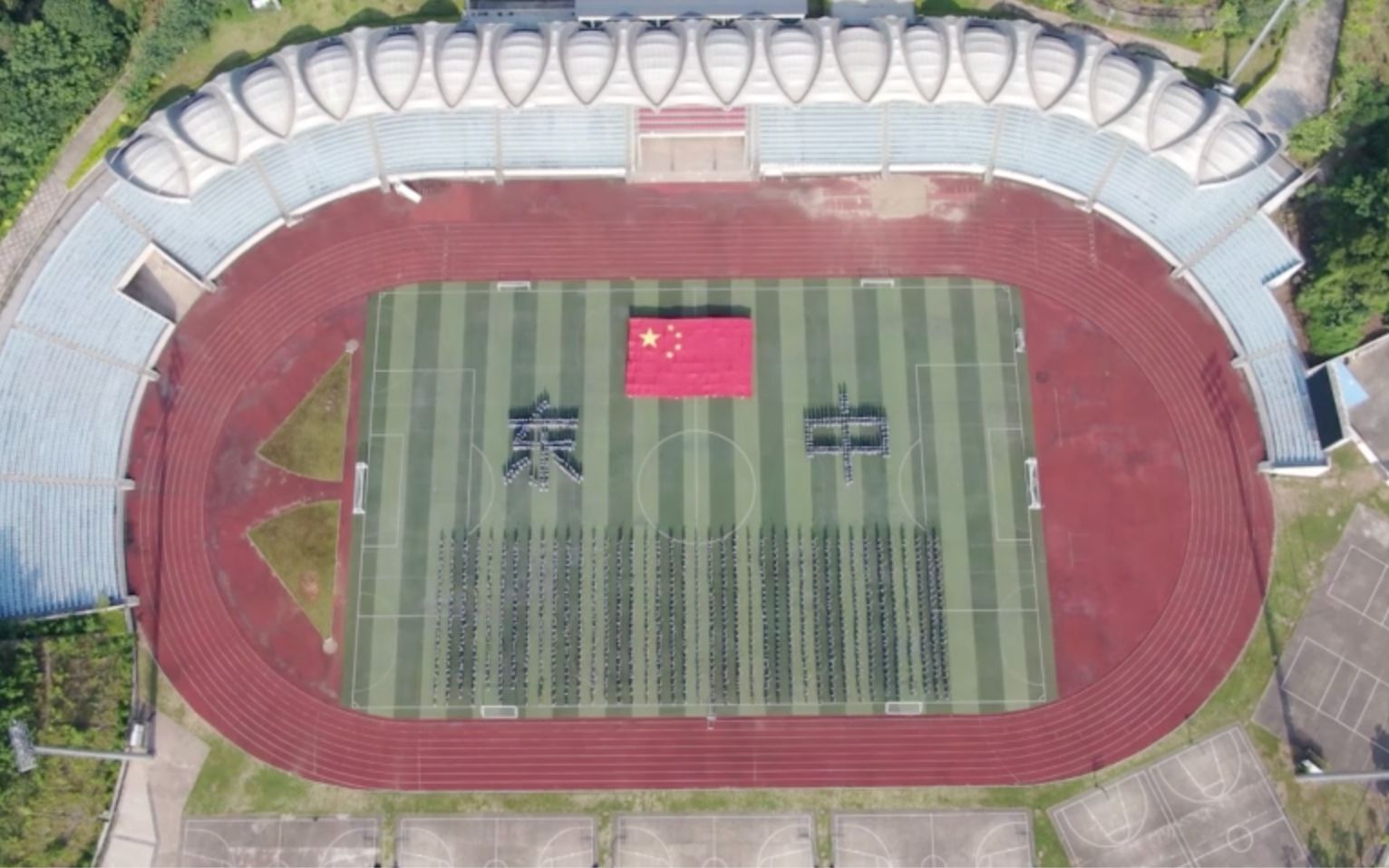 赞美新中国·奋进新时代——广东梅县东山中学主题快闪活动,庆祝新...