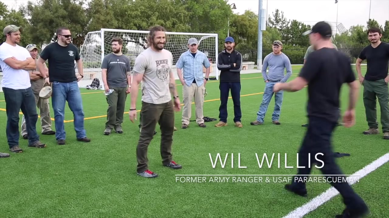 如何在战场上搬运伤员