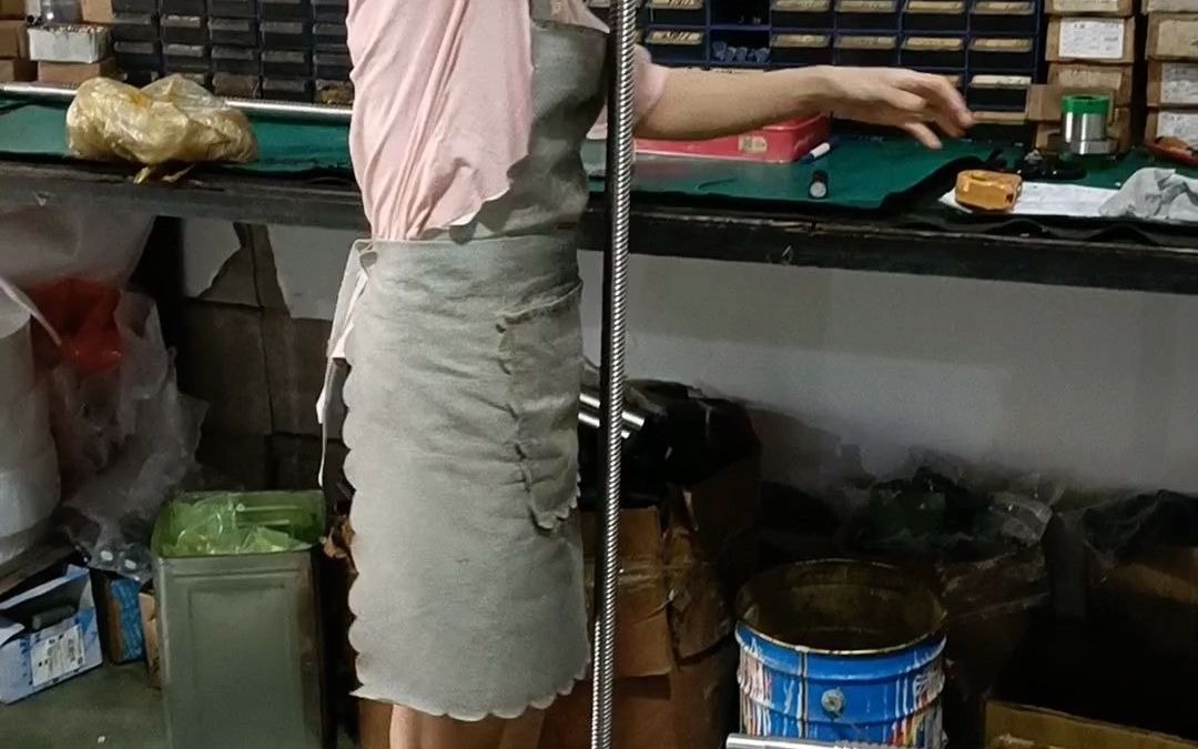 现在的操机又难招,又请假 老板亲自上两班倒才睡5个小时