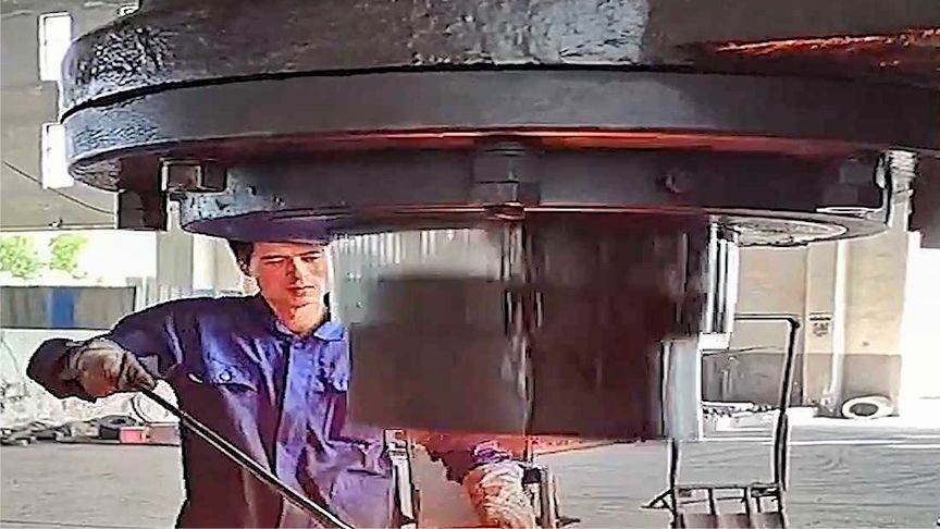 高级技师级别的锻工,月薪万元