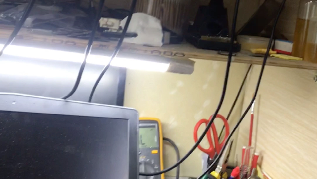 联想拯救者R720游戏本,插上电源按开关没有反应,开不了机