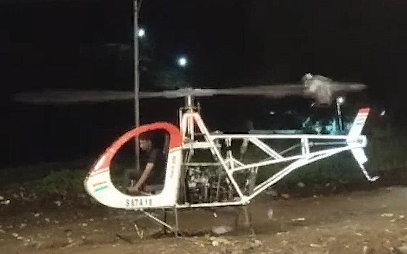 恐怖!印度男子试飞自制直升机,被螺旋桨击中脑袋当场身亡