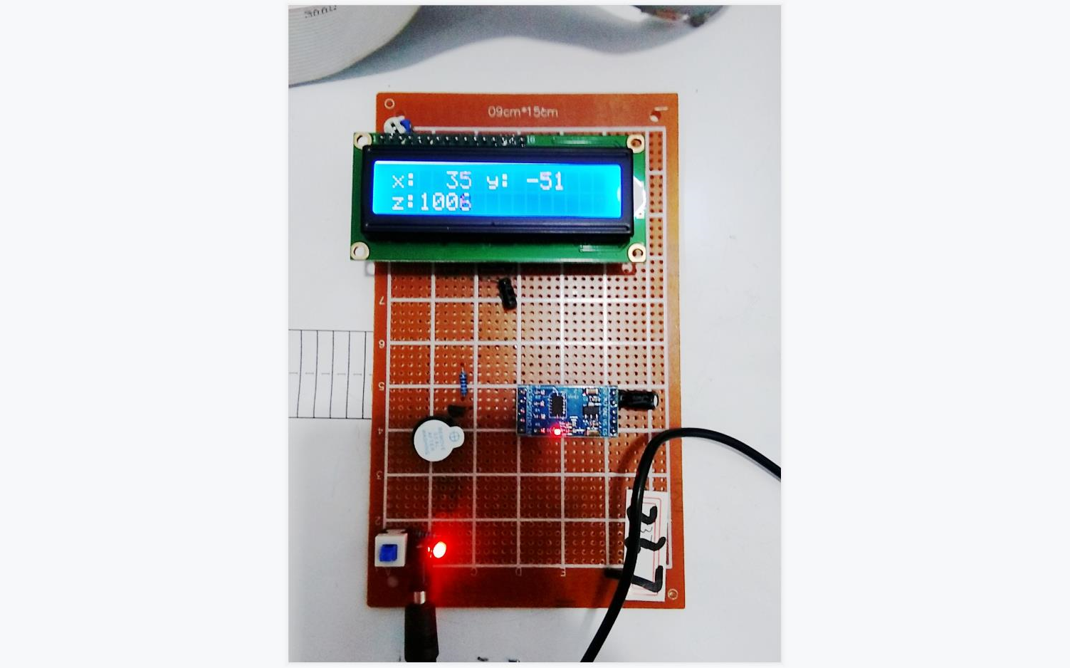 基于51单片机的智能家居微小震动振动检测装置防盗报警器设计实现-...