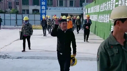 湖南大学生,来到工地打工,体验体验生活!