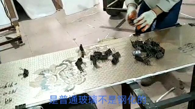 门窗艺术玻璃种类特别多,今天给大家介绍一种特殊的玻璃加工工艺