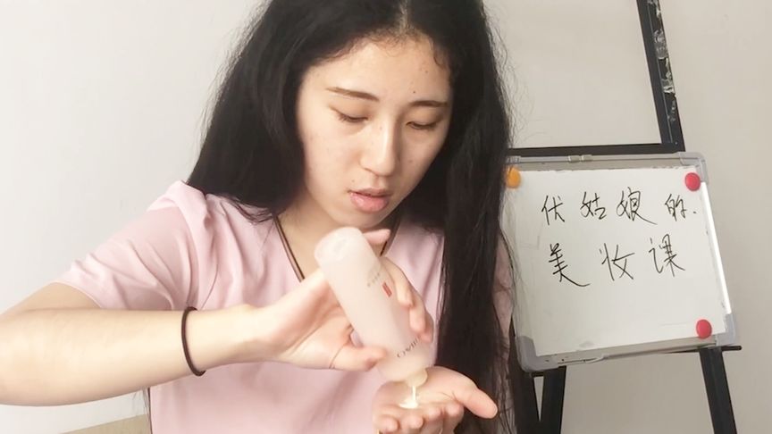 妆前如何正确的使用隔离,可别忽略了这个小细节,很重要