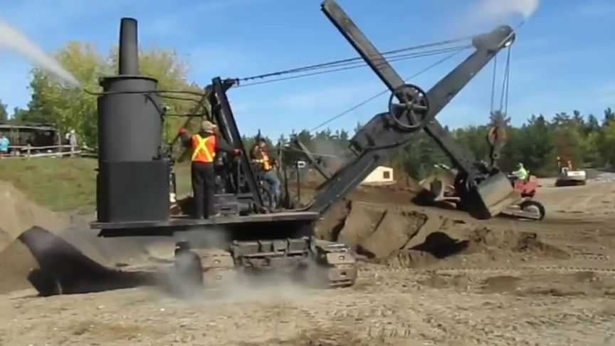 蒸汽挖掘机用锅炉产生高压蒸汽推动机器运转