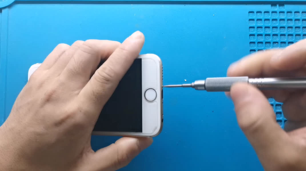 苹果6摔了一下开不了机