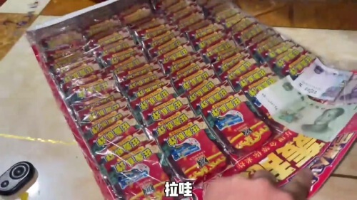 第一次让杨可抽盲袋,结果被妈妈抽中钱,最后摔出来的声音也解压 (1
