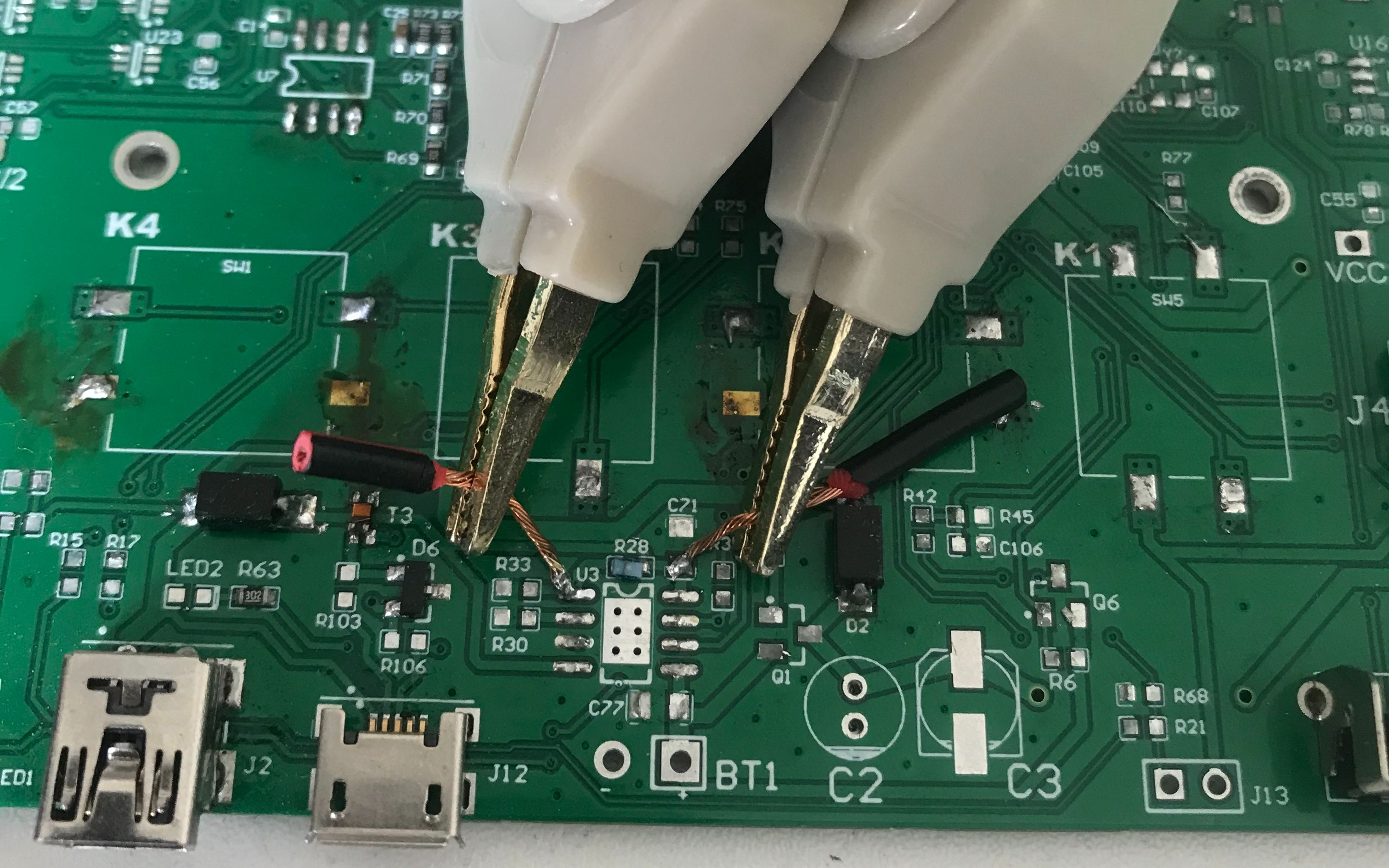 阻抗法检测找寻定位pcb电路板线路短路点 测量仪器采用:AAI浩蔓NJ...