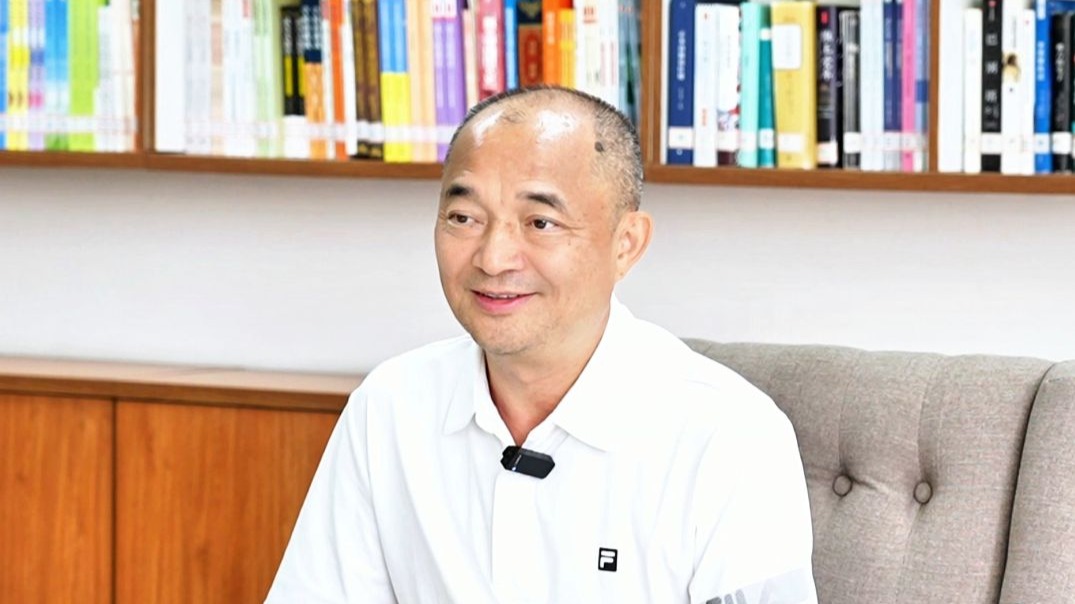 培养出清北学生数十名,和学生“三代同堂”教学。