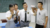 学生参加考试,分数靠和平精英段位来定,游戏段位越高成绩越高