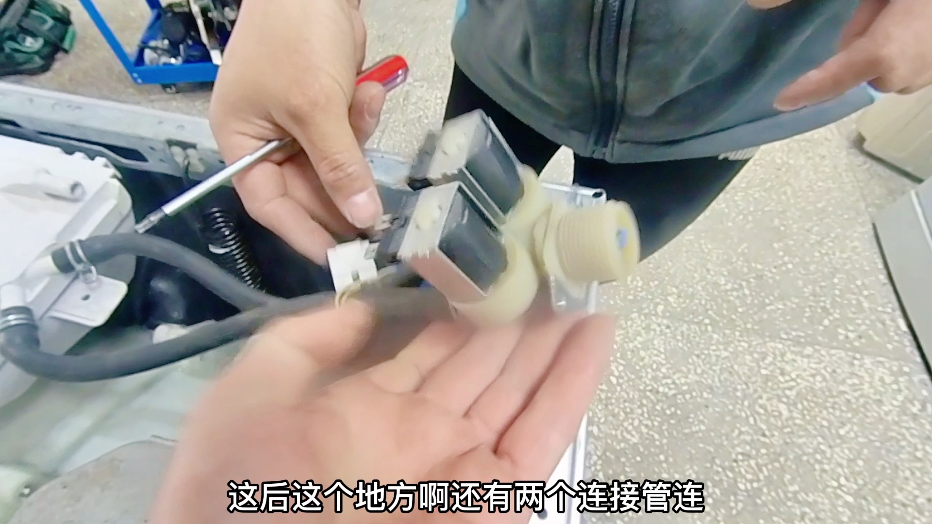 滚筒洗衣机不开机就进水,一般都是这里的问题更换了很简单