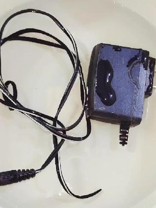 真没想到,把路由器电源泡进水里,通电后用途竟然这么大,涨见识