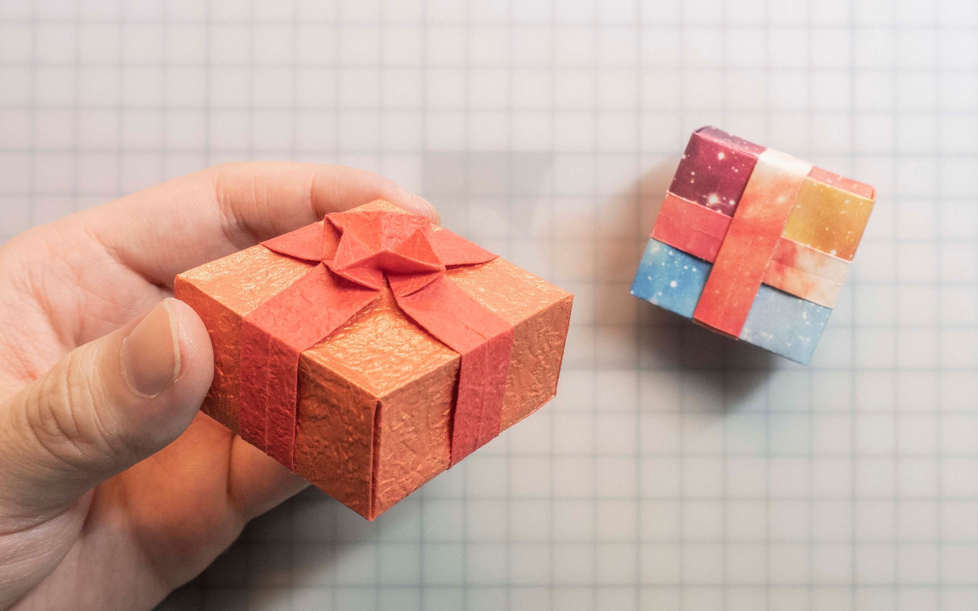 【折纸-教程】新年好!礼物盒子+缎带用一张完整方形纸,这合理吗?