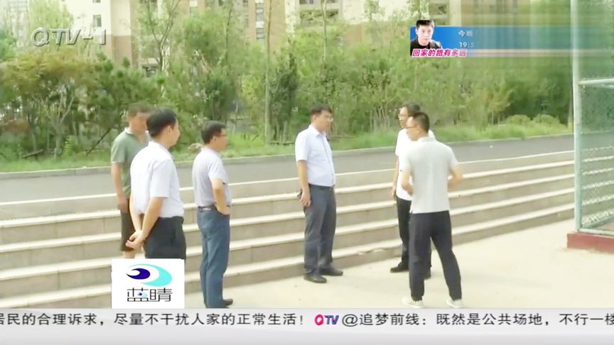 楼梯没有扶手和无障碍通道,居民出行很不便!