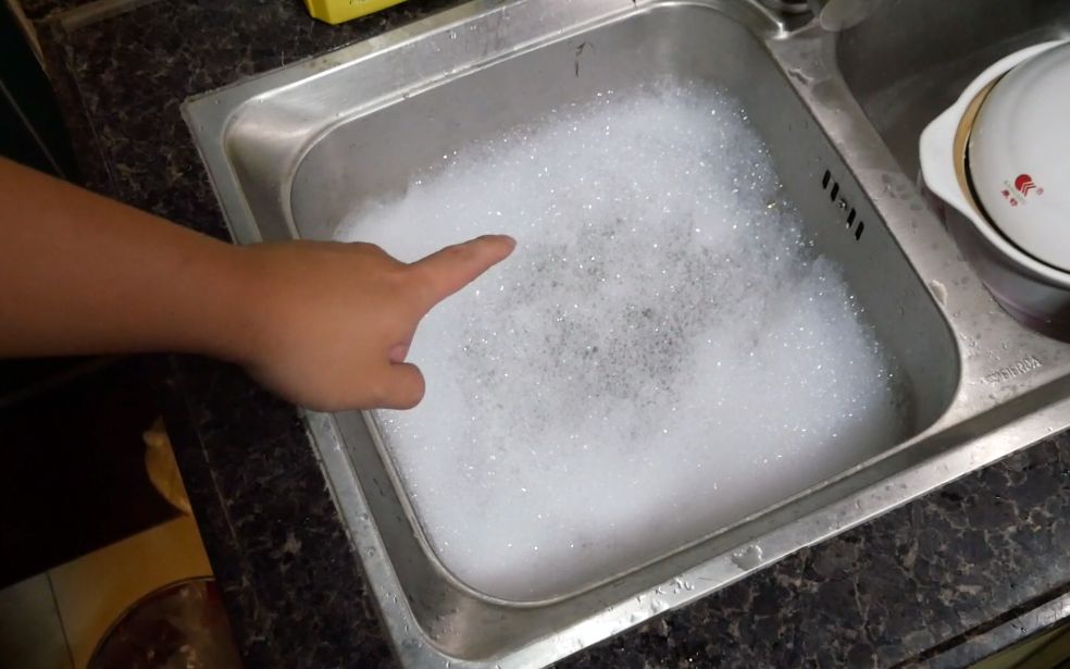 厨房下水道堵住了，一个简单方法，不花一分钱把所有异物都疏通