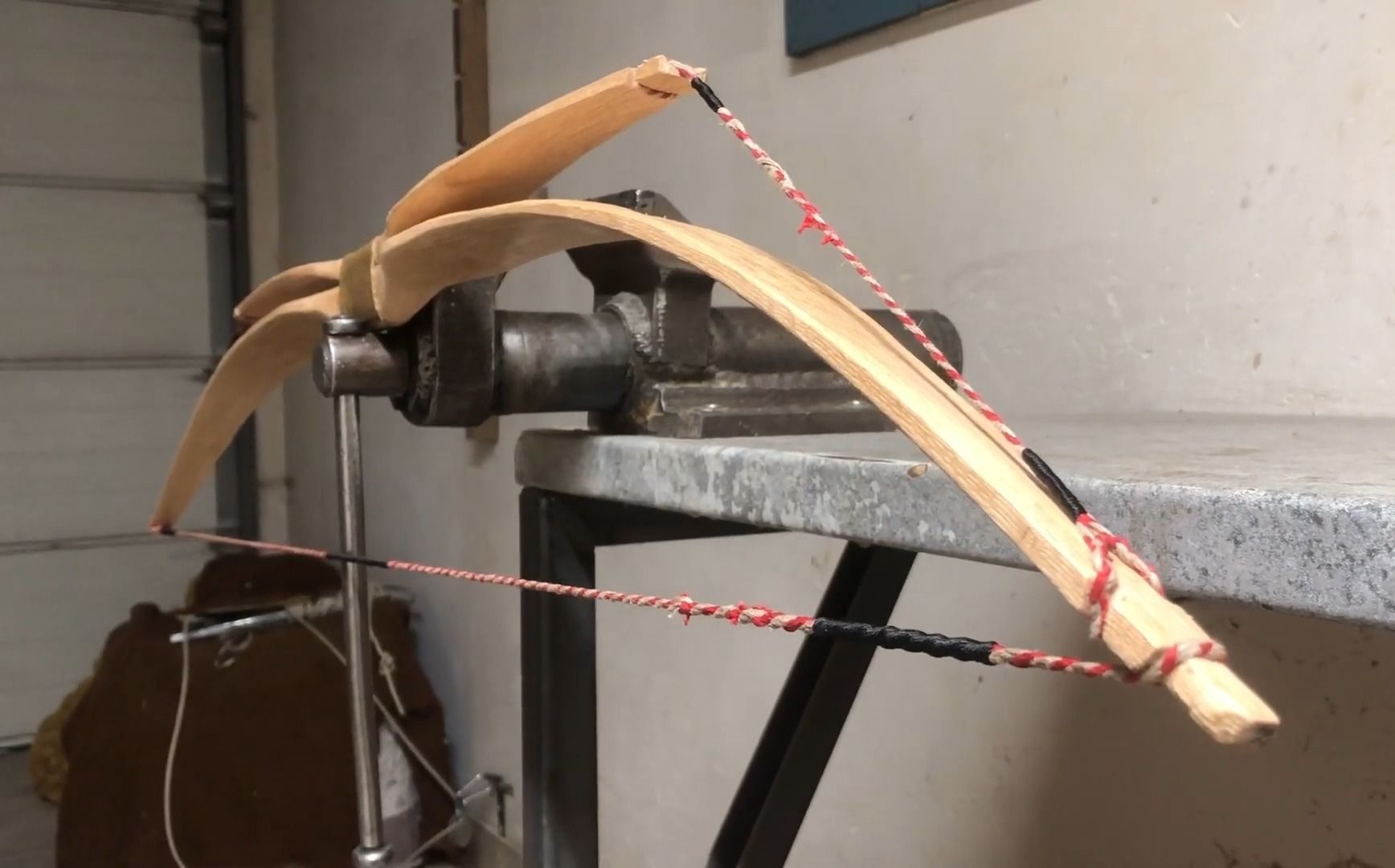 如何制作一把双臂木弓