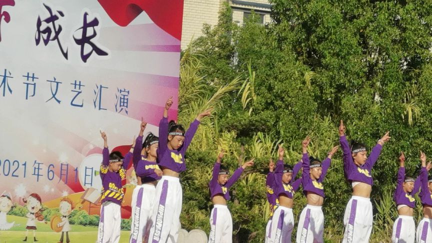 小学生精彩舞蹈,舞出阳光无限 舞出前途一片