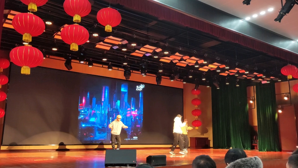 元旦晚会 我的学生最帅气