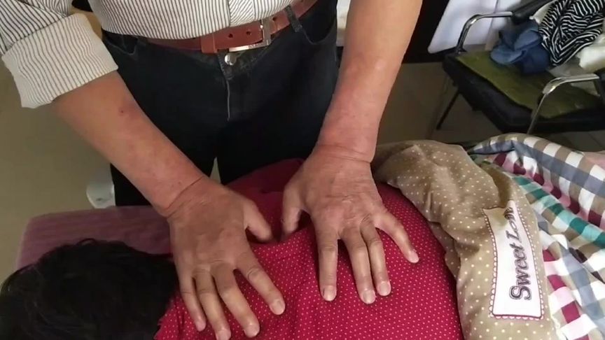 这是真正的拨筋疗法,筋长一寸 命长十年