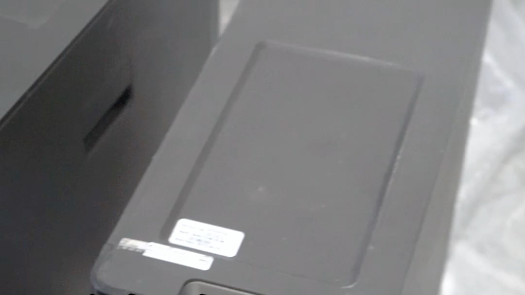 ...颗10核心20线程,3.0g主频,8条16G DDR3的内存,1块800GSSD固态硬