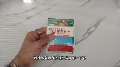 长期不用的银行卡不注销会欠债?银行内部员工揭秘惊人真相!