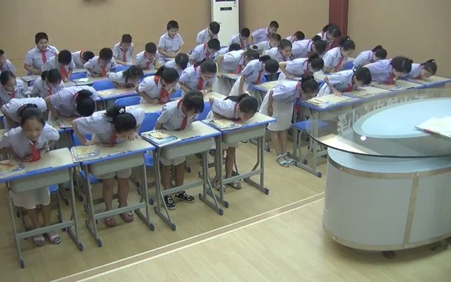 北师大数学四上:《乘法结合律》(含课件教案优质公开课) 何老师 ...