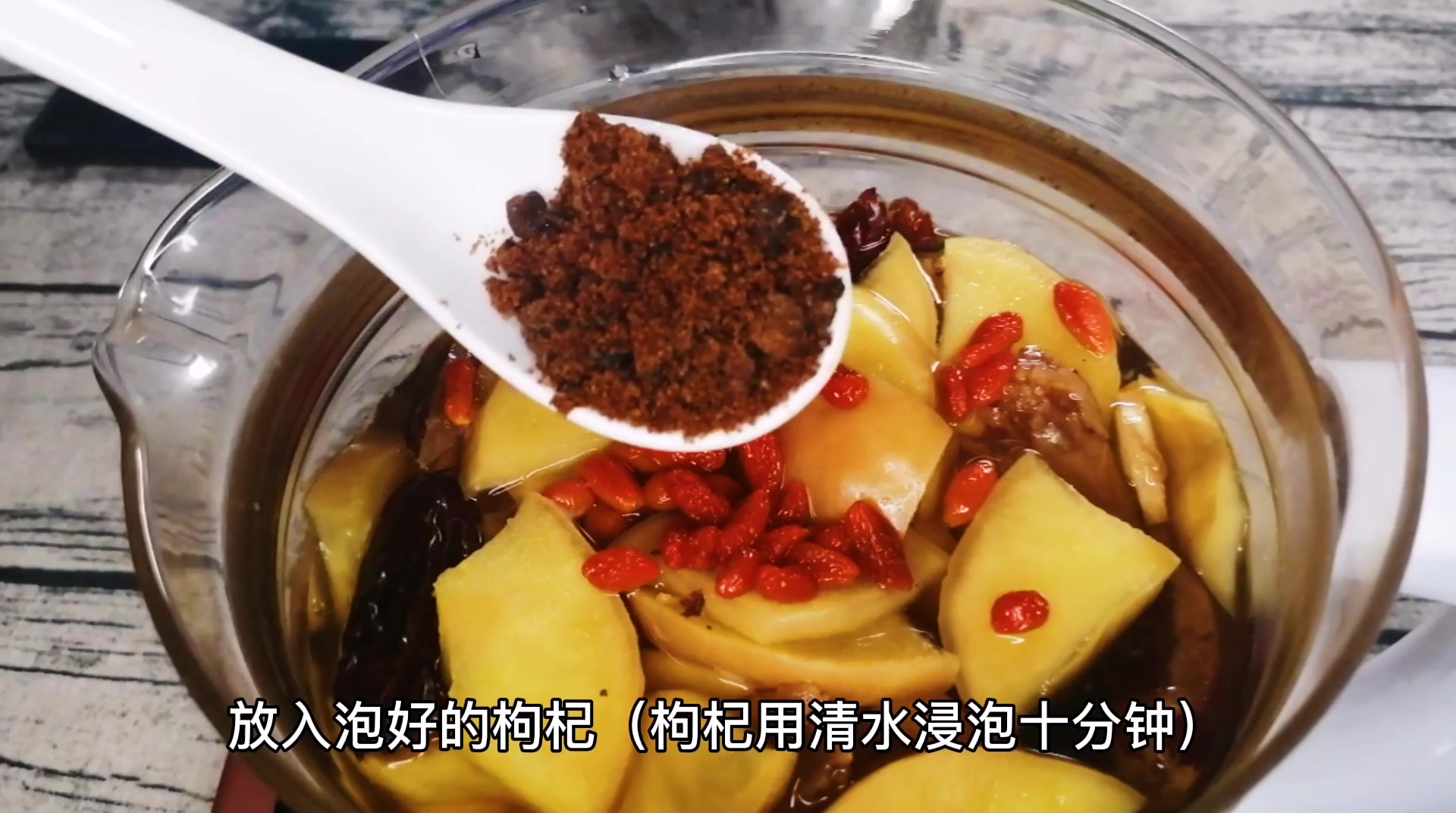 生姜枸杞配红枣,美容养颜靓汤,又叫姨妈汤,暖宫驱寒效果好