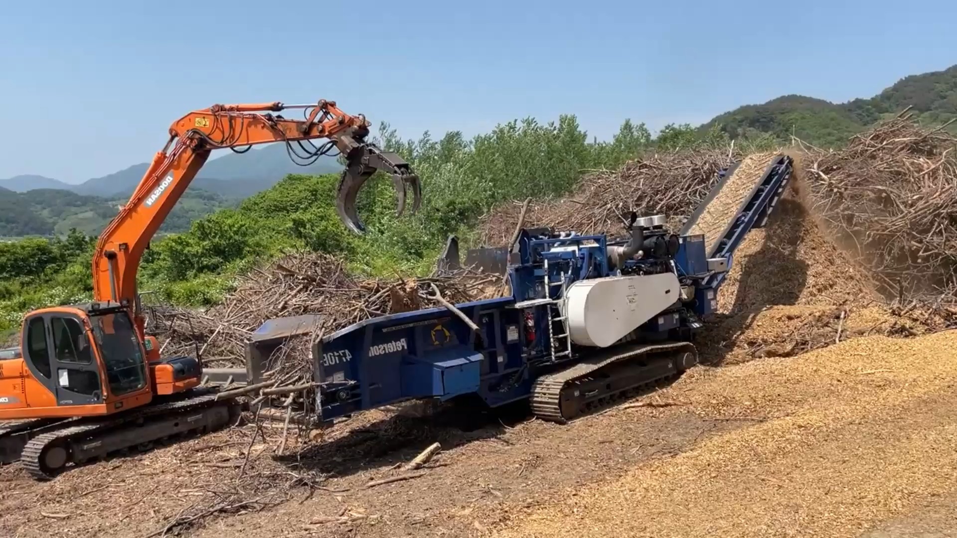 履带式移动木材综合破碎机